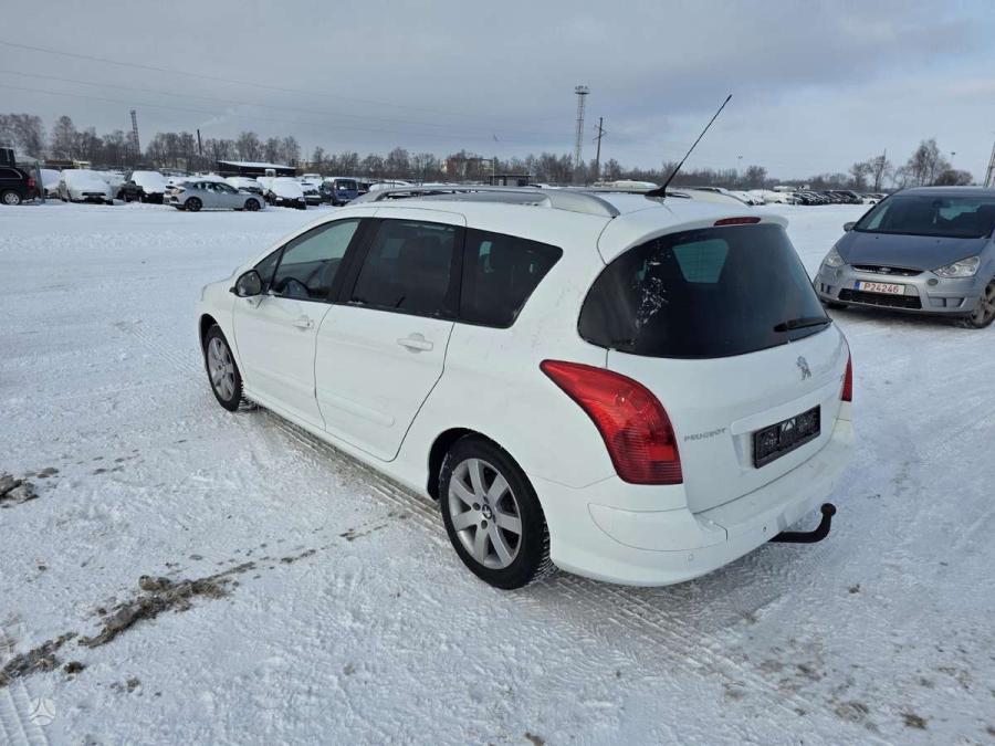White Peugeot 308 2013 in Marijampole, with an engine capacity of 2.00 L and mileage of 259 thousand km for 2950 €, photo 6 on AUTOMOTO.COM.LV