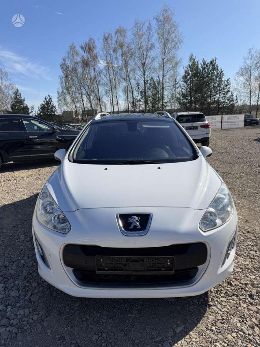 White Peugeot 308 2013 in Vilnius, with an engine capacity of 2.00 L and mileage of 259 thousand km for 2650 €, photo 3 on AUTOMOTO.COM.LV