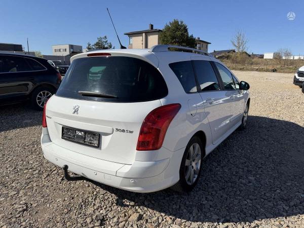 White Peugeot 308 2013 in Vilnius, with an engine capacity of 2.00 L and mileage of 259 thousand km for 2650 €, photo 4 on AUTOMOTO.COM.LV