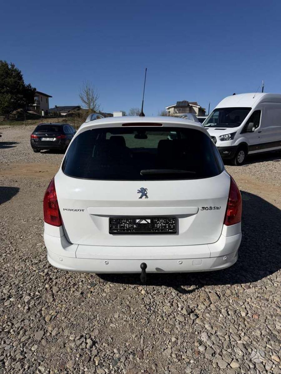 White Peugeot 308 2013 in Vilnius, with an engine capacity of 2.00 L and mileage of 259 thousand km for 2650 €, photo 6 on AUTOMOTO.COM.LV