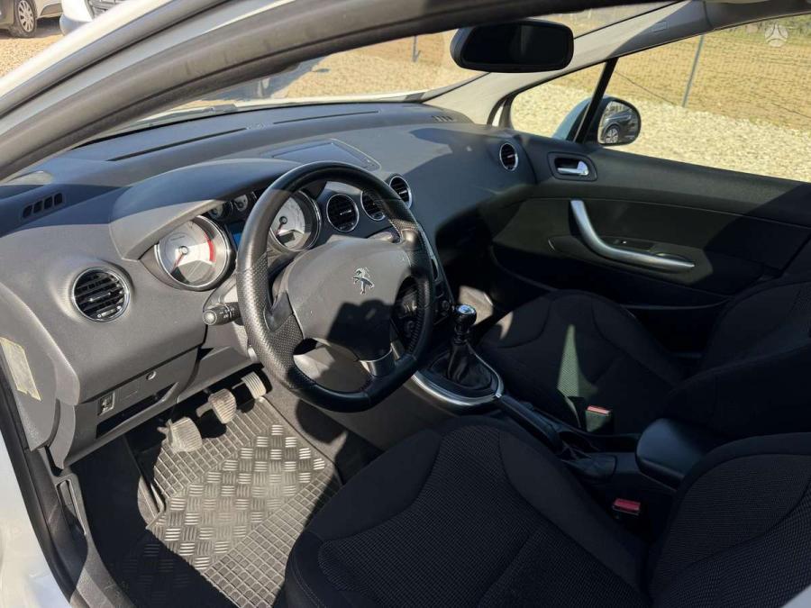 White Peugeot 308 2013 in Vilnius, with an engine capacity of 2.00 L and mileage of 259 thousand km for 2650 €, photo 8 on AUTOMOTO.COM.LV