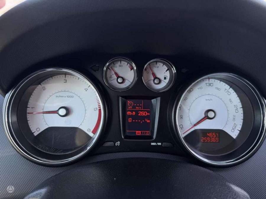 White Peugeot 308 2013 in Vilnius, with an engine capacity of 2.00 L and mileage of 259 thousand km for 2650 €, photo 10 on AUTOMOTO.COM.LV