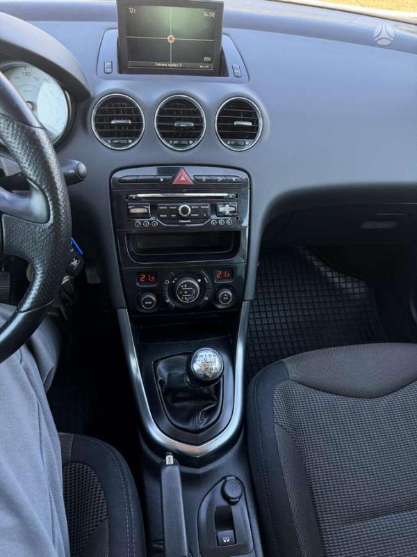 White Peugeot 308 2013 in Vilnius, with an engine capacity of 2.00 L and mileage of 259 thousand km for 2650 €, photo 10 on AUTOMOTO.COM.LV