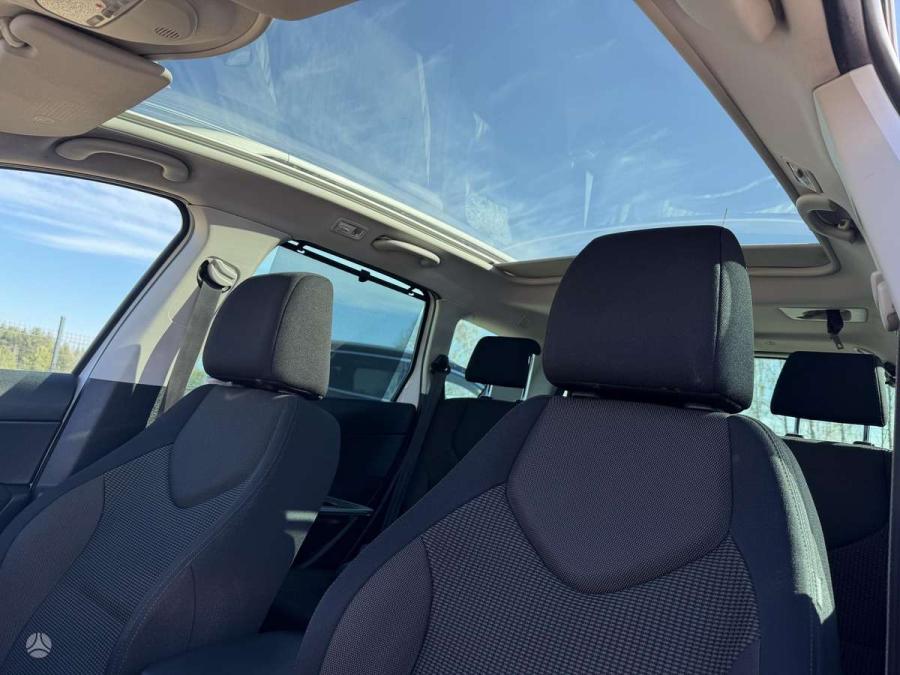 White Peugeot 308 2013 in Vilnius, with an engine capacity of 2.00 L and mileage of 259 thousand km for 2650 €, photo 12 on AUTOMOTO.COM.LV