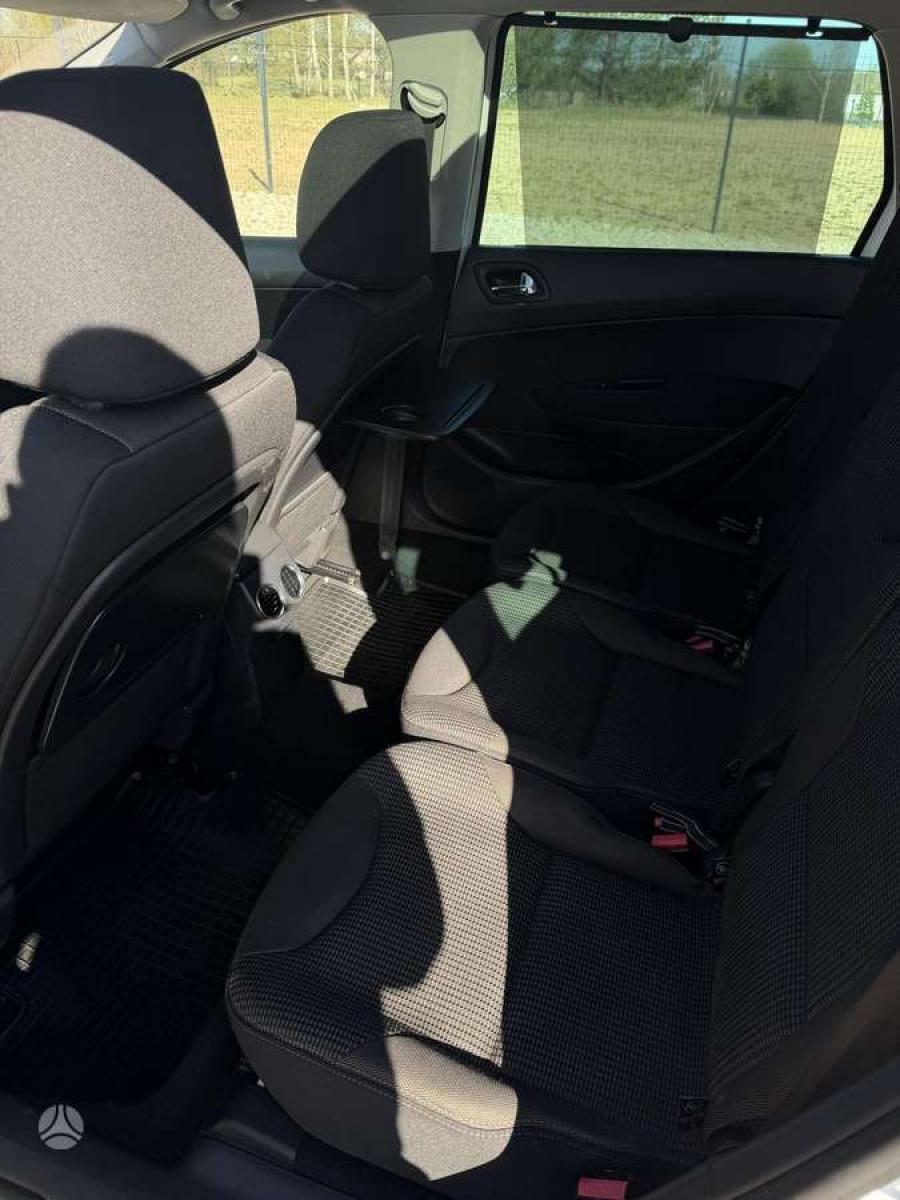 White Peugeot 308 2013 in Vilnius, with an engine capacity of 2.00 L and mileage of 259 thousand km for 2650 €, photo 13 on AUTOMOTO.COM.LV