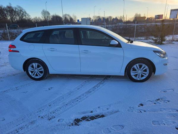 White Peugeot 308 2014 in Taurage, with an engine capacity of 1.20 L and mileage of 166 thousand km for 4500 €, photo 4 on AUTOMOTO.COM.LV