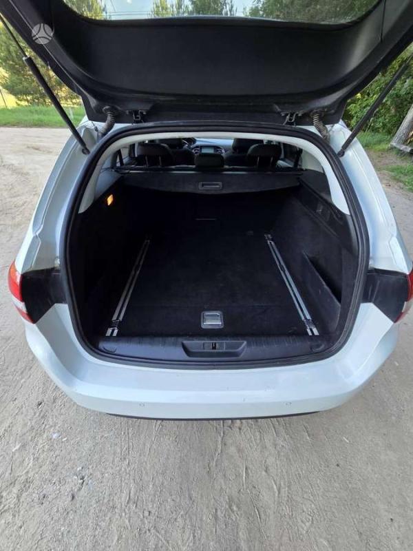 White Peugeot 308 2014 in Taurage, with an engine capacity of 2.00 L and mileage of 250 thousand km for 5200 €, photo 4 on AUTOMOTO.COM.LV