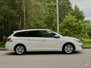 White Peugeot 308 2014 in Ukmerge, with an engine capacity of 1.20 L and mileage of 180 thousand km for 3250 €, photo 5 on AUTOMOTO.COM.LV