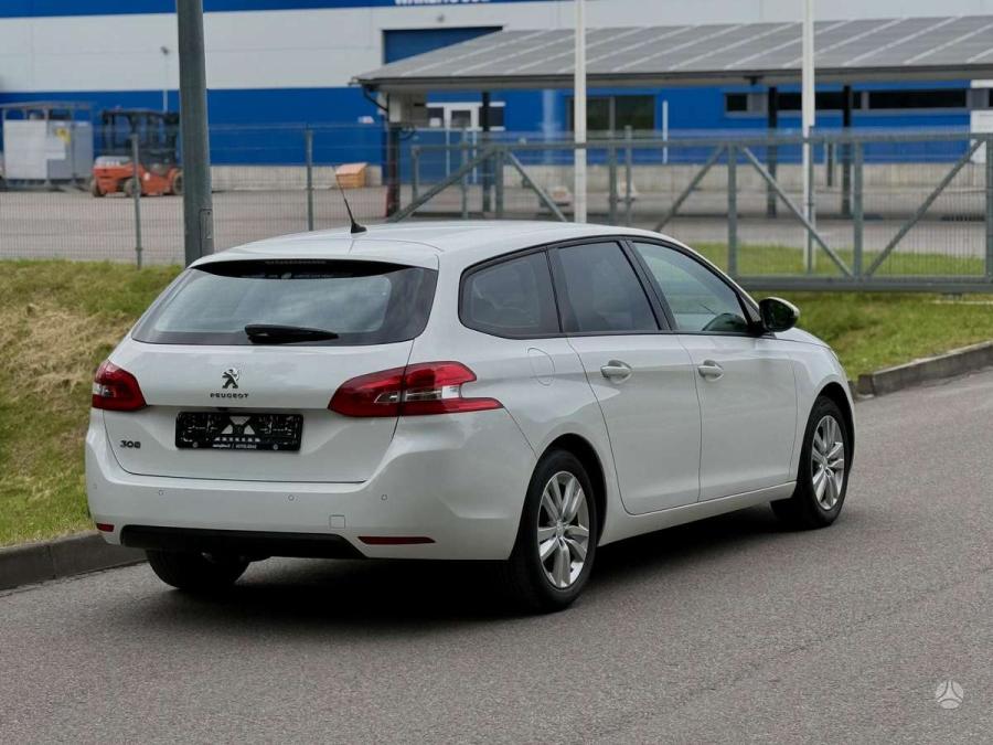 White Peugeot 308 2014 in Ukmerge, with an engine capacity of 1.20 L and mileage of 180 thousand km for 3250 €, photo 6 on AUTOMOTO.COM.LV