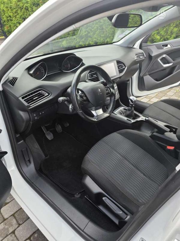 White Peugeot 308 2014 in Telschi, with an engine capacity of 1.20 L and mileage of 170 thousand km for 3200 €, photo 10 on AUTOMOTO.COM.LV