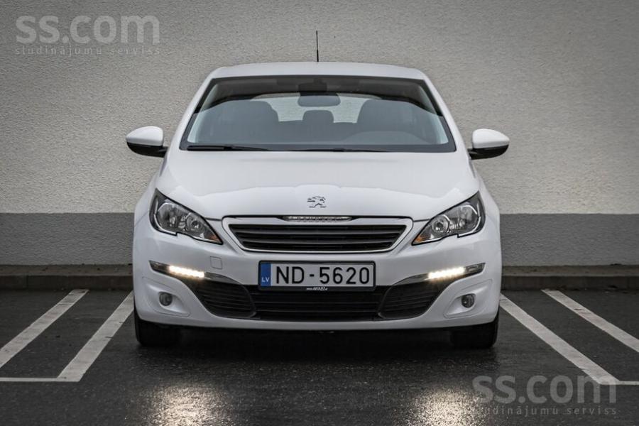 White Peugeot 308 2015 in Riga, with an engine capacity of 1.60 L and mileage of 0 thousand km for 5252 €, photo 2 on AUTOMOTO.COM.LV