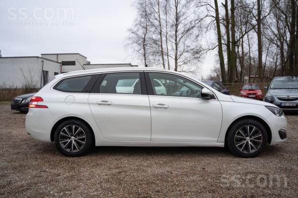 White Peugeot 308 2015 in Liepaja, with an engine capacity of 1.20 L and mileage of 163 thousand km for 6500 €, photo 3 on AUTOMOTO.COM.LV