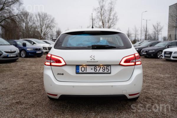 White Peugeot 308 2015 in Liepaja, with an engine capacity of 1.20 L and mileage of 163 thousand km for 6500 €, photo 5 on AUTOMOTO.COM.LV