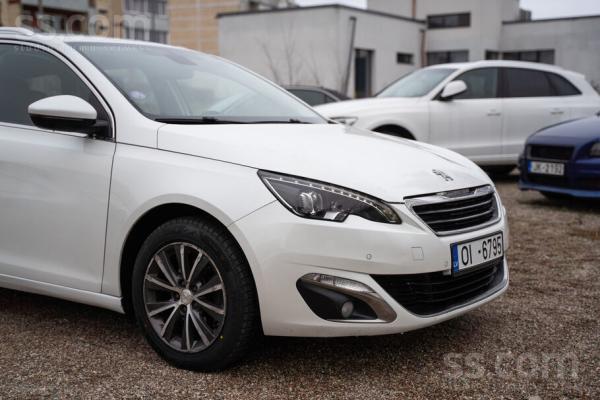 White Peugeot 308 2015 in Liepaja, with an engine capacity of 1.20 L and mileage of 163 thousand km for 6500 €, photo 9 on AUTOMOTO.COM.LV