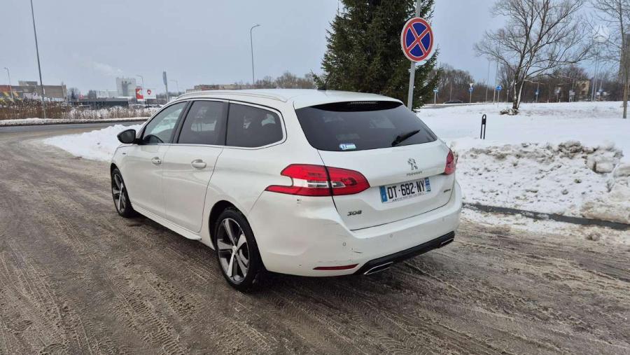 White Peugeot 308 2015 in Taurage, with an engine capacity of 2.00 L and mileage of 182 thousand km for 6200 €, photo 5 on AUTOMOTO.COM.LV