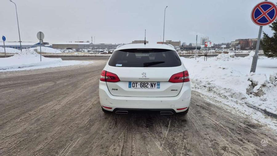 White Peugeot 308 2015 in Taurage, with an engine capacity of 2.00 L and mileage of 182 thousand km for 6200 €, photo 6 on AUTOMOTO.COM.LV
