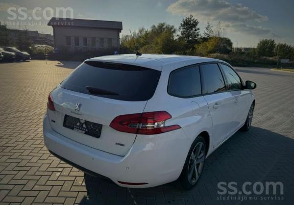 White Peugeot 308 2015 in Telschi, with an engine capacity of 1.60 L and mileage of 219 thousand km for 5199 €, photo 4 on AUTOMOTO.COM.LV
