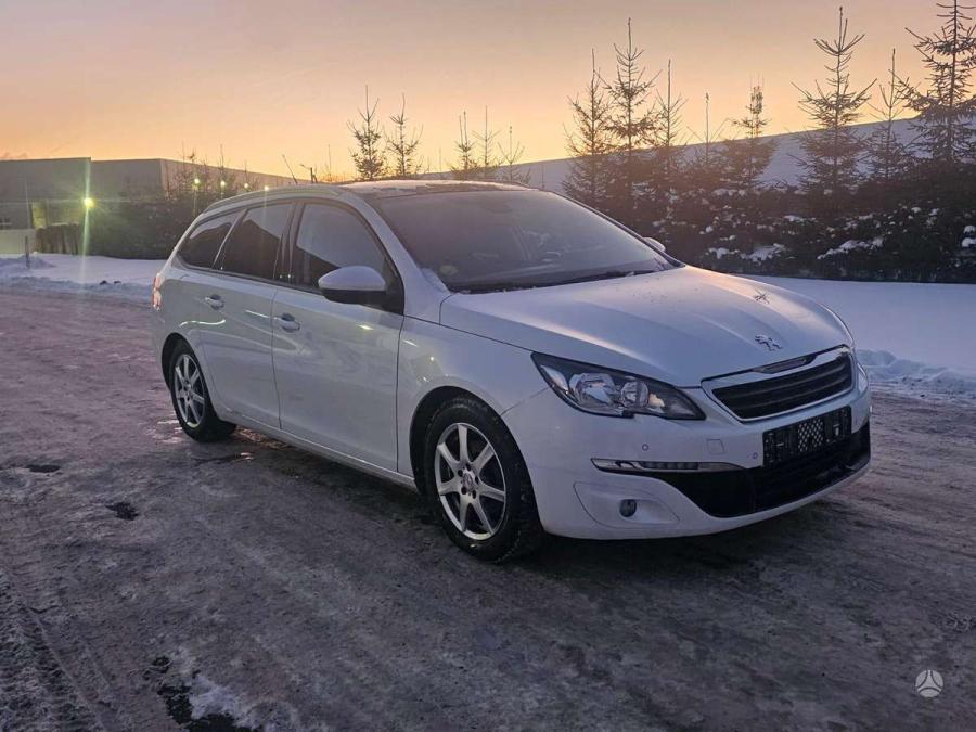 White Peugeot 308 2015 in Kaunas, with an engine capacity of 1.56 L and mileage of 220 thousand km for 4995 €, photo 3 on AUTOMOTO.COM.LV