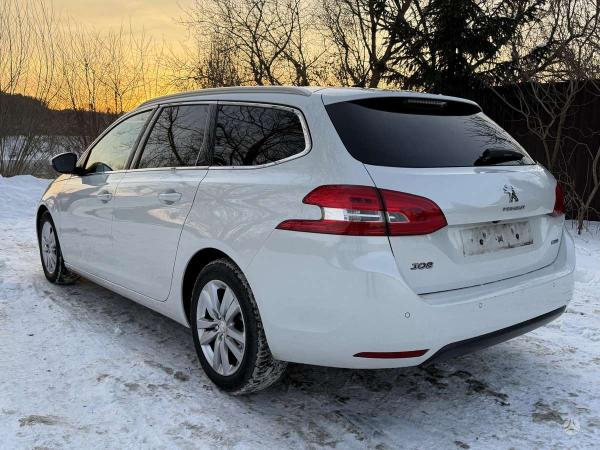 White Peugeot 308 2015 in Kaunas, with an engine capacity of 1.56 L and mileage of 244 thousand km for 3700 €, photo 2 on AUTOMOTO.COM.LV