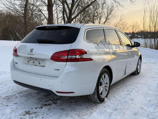 White Peugeot 308 2015 in Kaunas, with an engine capacity of 1.56 L and mileage of 244 thousand km for 3700 €, photo 3 on AUTOMOTO.COM.LV