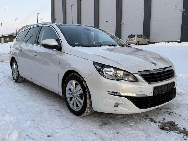 White Peugeot 308 2015 in Kaunas, with an engine capacity of 1.56 L and mileage of 244 thousand km for 3700 €, photo 4 on AUTOMOTO.COM.LV