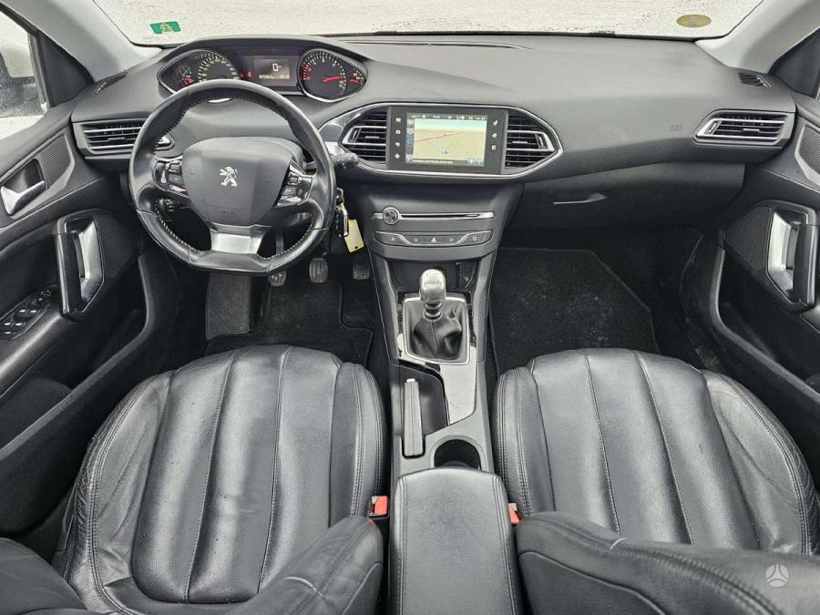 Balts Peugeot 308 2015 Kauņa, ar dzinēja tilpumu 1.56 L un nobraukumu 220 tūkst. km par 4950 €, foto 18 vietnē AUTOMOTO.COM.LV