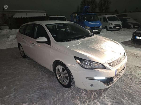 White Peugeot 308 2015 in Taurage, with an engine capacity of 1.56 L and mileage of 302 thousand km for 4200 €, photo 1 on AUTOMOTO.COM.LV
