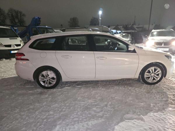 White Peugeot 308 2015 in Taurage, with an engine capacity of 1.56 L and mileage of 302 thousand km for 4200 €, photo 2 on AUTOMOTO.COM.LV
