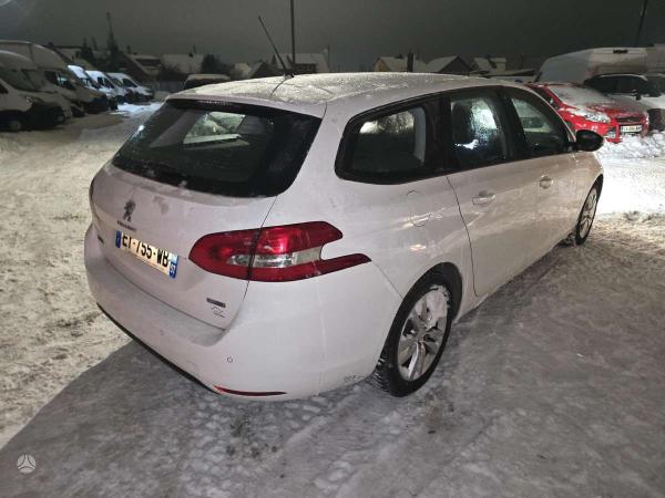 White Peugeot 308 2015 in Taurage, with an engine capacity of 1.56 L and mileage of 302 thousand km for 4200 €, photo 3 on AUTOMOTO.COM.LV