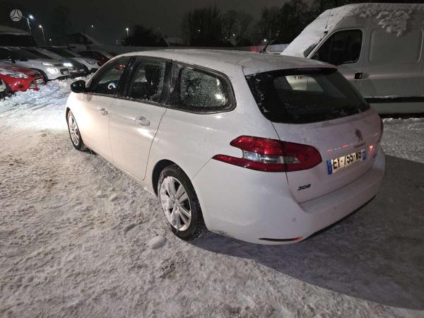 White Peugeot 308 2015 in Taurage, with an engine capacity of 1.56 L and mileage of 302 thousand km for 4200 €, photo 5 on AUTOMOTO.COM.LV