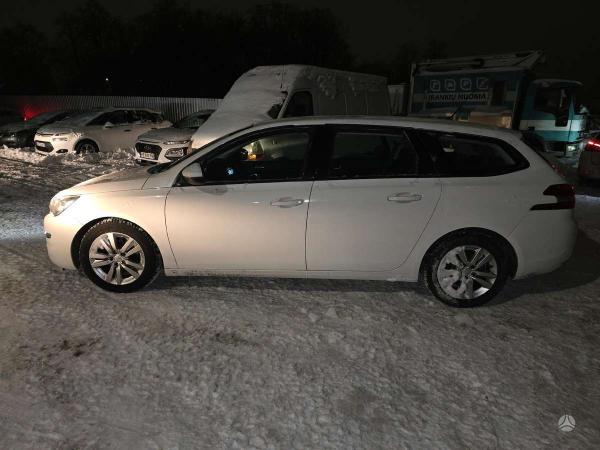 White Peugeot 308 2015 in Taurage, with an engine capacity of 1.56 L and mileage of 302 thousand km for 4200 €, photo 6 on AUTOMOTO.COM.LV