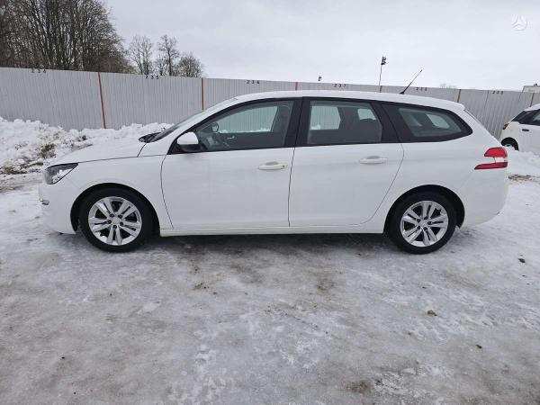 White Peugeot 308 2015 in Taurage, with an engine capacity of 1.56 L and mileage of 302 thousand km for 4200 €, photo 4 on AUTOMOTO.COM.LV