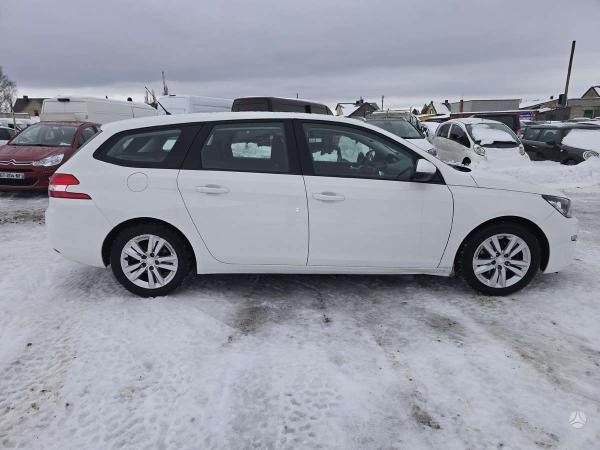 White Peugeot 308 2015 in Taurage, with an engine capacity of 1.56 L and mileage of 302 thousand km for 4200 €, photo 8 on AUTOMOTO.COM.LV
