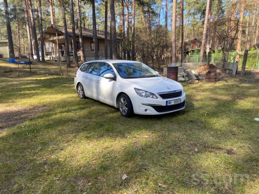 White Peugeot 308 2015 in Riga, with an engine capacity of 1.60 L and mileage of 277 thousand km for 3500 €, photo 1 on AUTOMOTO.COM.LV