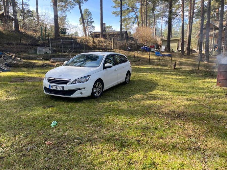 White Peugeot 308 2015 in Riga, with an engine capacity of 1.60 L and mileage of 277 thousand km for 3500 €, photo 3 on AUTOMOTO.COM.LV