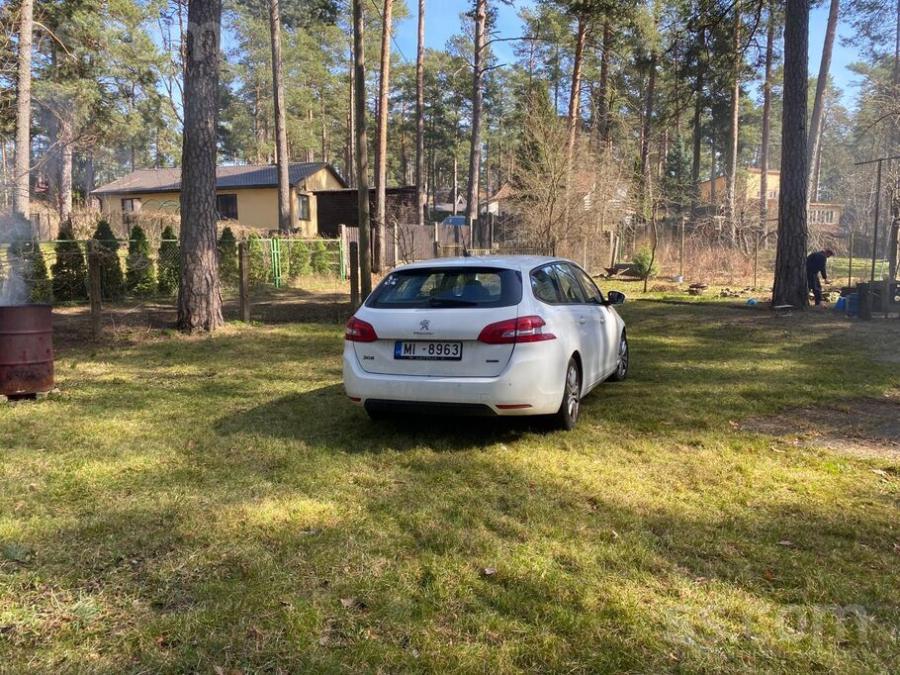 White Peugeot 308 2015 in Riga, with an engine capacity of 1.60 L and mileage of 277 thousand km for 3500 €, photo 4 on AUTOMOTO.COM.LV