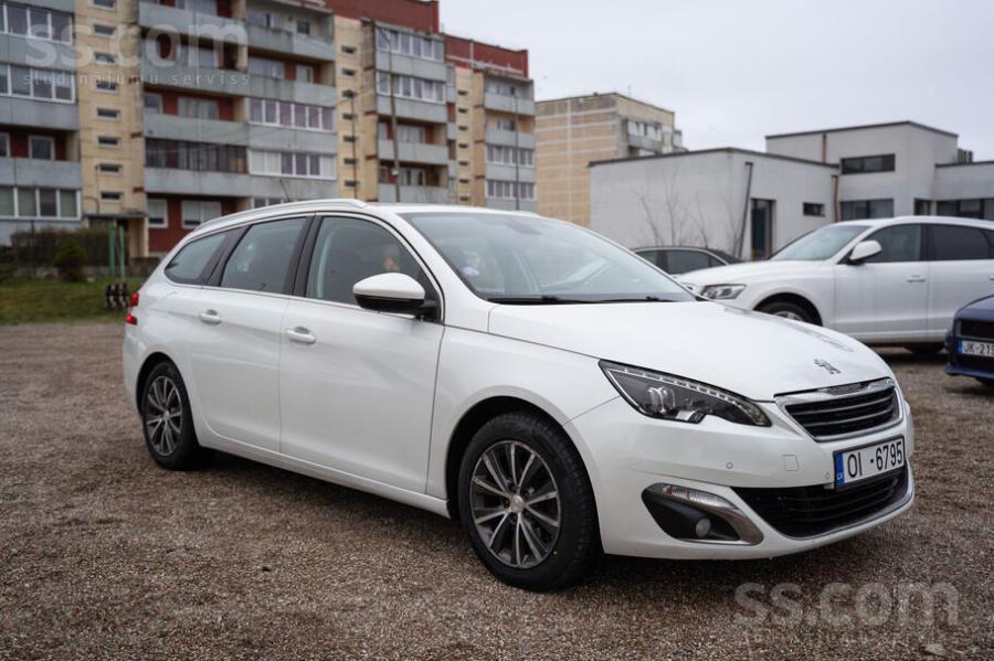 Белый Пежо 308 2015 в Лиепая, объемом двигателя 1.20 л и пробегом 163 тыс. км за 6400 €, фото 3 на AUTOMOTO.COM.LV