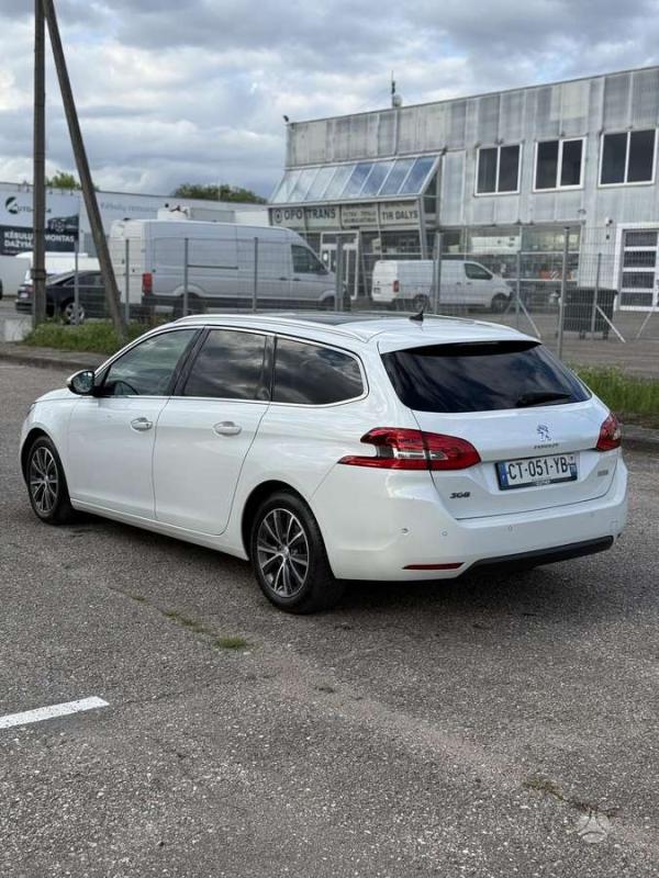 Balts Peugeot 308 2015 Viļņa, ar dzinēja tilpumu 1.20 L un nobraukumu 210 tūkst. km par 3900 €, foto 6 vietnē AUTOMOTO.COM.LV