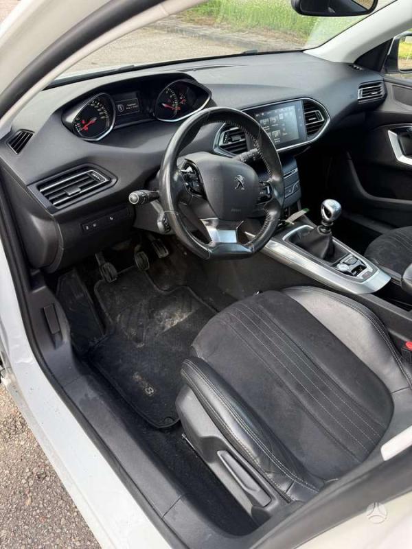 Balts Peugeot 308 2015 Viļņa, ar dzinēja tilpumu 1.20 L un nobraukumu 210 tūkst. km par 3900 €, foto 10 vietnē AUTOMOTO.COM.LV