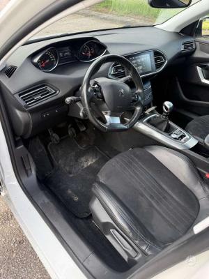 White Peugeot 308 2015 in Vilnius, with an engine capacity of 1.20 L and mileage of 210 thousand km for 3900 €, photo 11 on AUTOMOTO.COM.LV