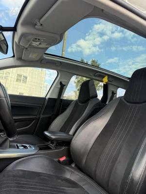 White Peugeot 308 2015 in Vilnius, with an engine capacity of 1.20 L and mileage of 210 thousand km for 3900 €, photo 12 on AUTOMOTO.COM.LV