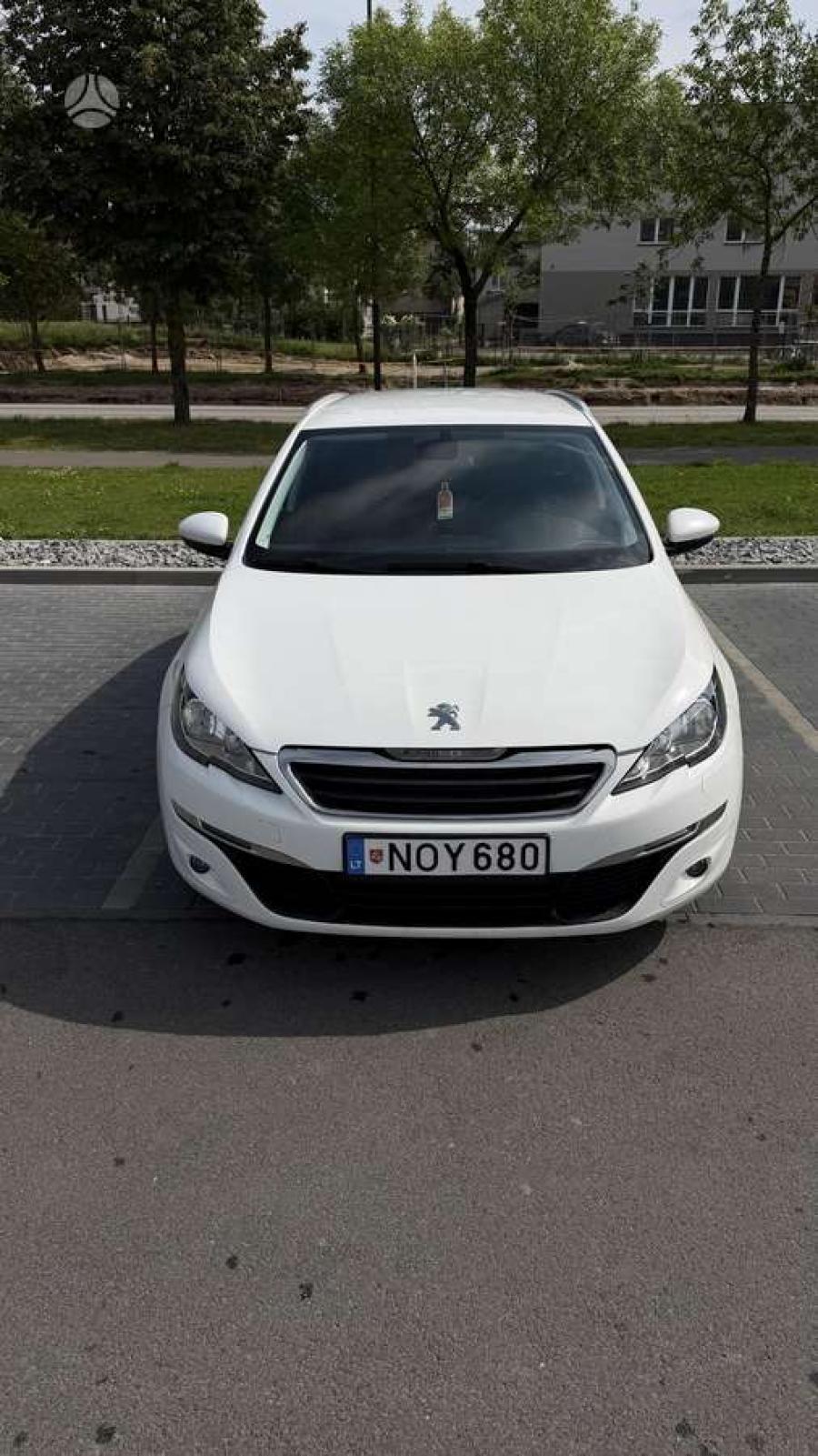 White Peugeot 308 2015 in Kaunas, with an engine capacity of 1.20 L and mileage of 232 thousand km for 3700 €, photo 4 on AUTOMOTO.COM.LV
