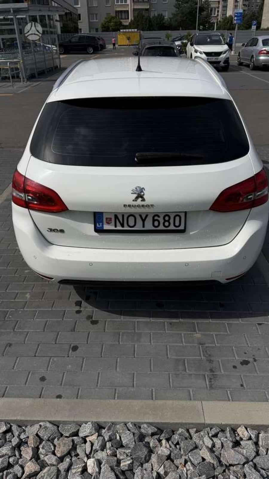 White Peugeot 308 2015 in Kaunas, with an engine capacity of 1.20 L and mileage of 232 thousand km for 3700 €, photo 6 on AUTOMOTO.COM.LV
