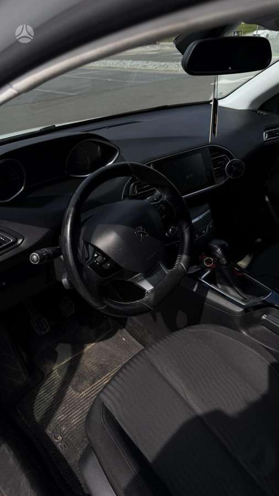 White Peugeot 308 2015 in Kaunas, with an engine capacity of 1.20 L and mileage of 232 thousand km for 3700 €, photo 9 on AUTOMOTO.COM.LV
