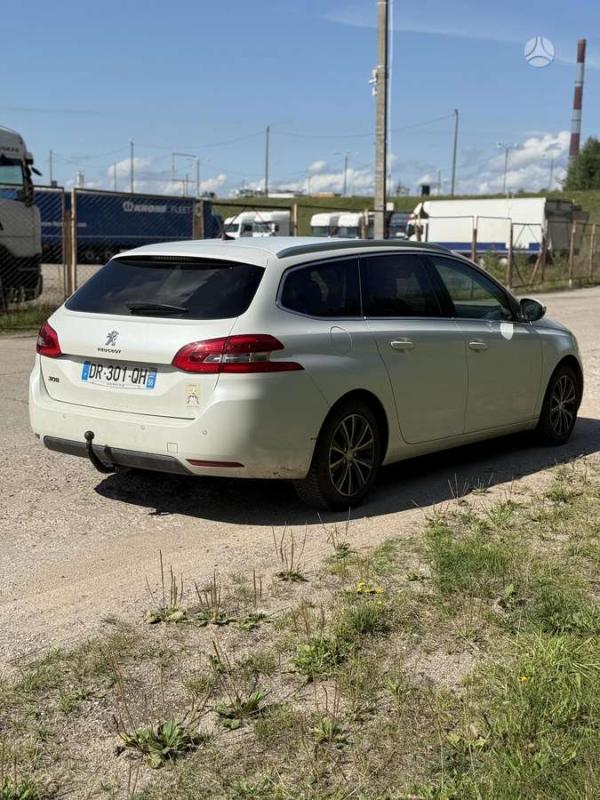 Peugeot 308 2015 Viļņa vietnē Balts Peugeot 308 2015 Viļņa, ar dzinēja tilpumu 1.20 L un nobraukumu 200 tūkst. km par 3800 €, foto 5 vietnē AUTOMOTO.COM.LV