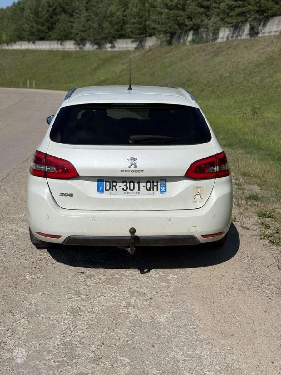 White Peugeot 308 2015 in Vilnius, with an engine capacity of 1.20 L and mileage of 200 thousand km for 3800 €, photo 6 on AUTOMOTO.COM.LV