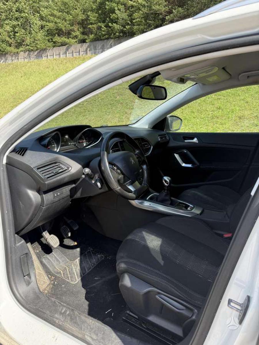 White Peugeot 308 2015 in Vilnius, with an engine capacity of 1.20 L and mileage of 200 thousand km for 3800 €, photo 9 on AUTOMOTO.COM.LV