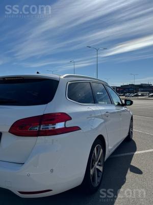 White Peugeot 308 2015 in Riga, with an engine capacity of 1.20 L and mileage of 181 thousand km for 5499 €, photo 4 on AUTOMOTO.COM.LV