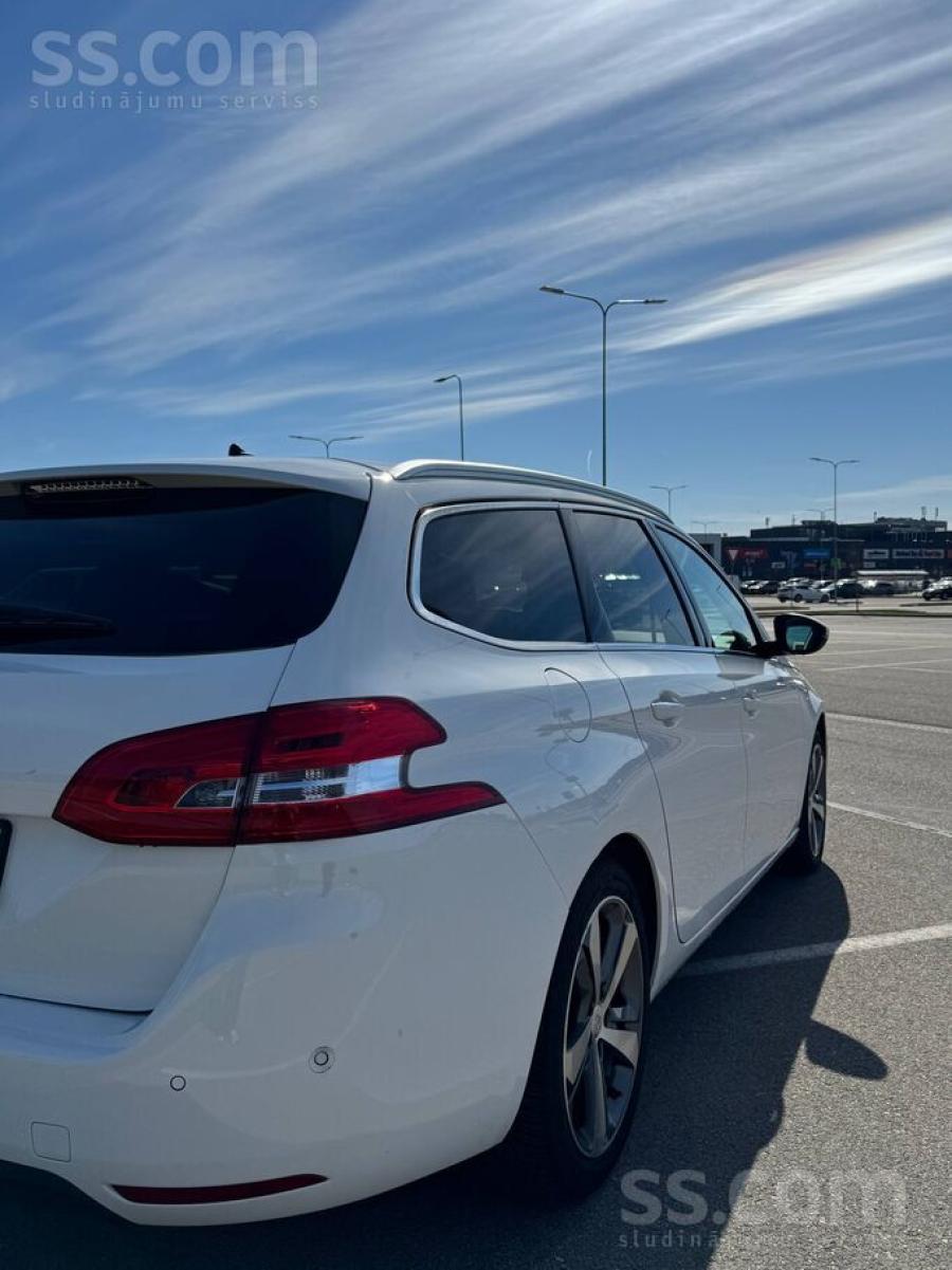 White Peugeot 308 2015 in Riga, with an engine capacity of 1.20 L and mileage of 181 thousand km for 5499 €, photo 4 on AUTOMOTO.COM.LV