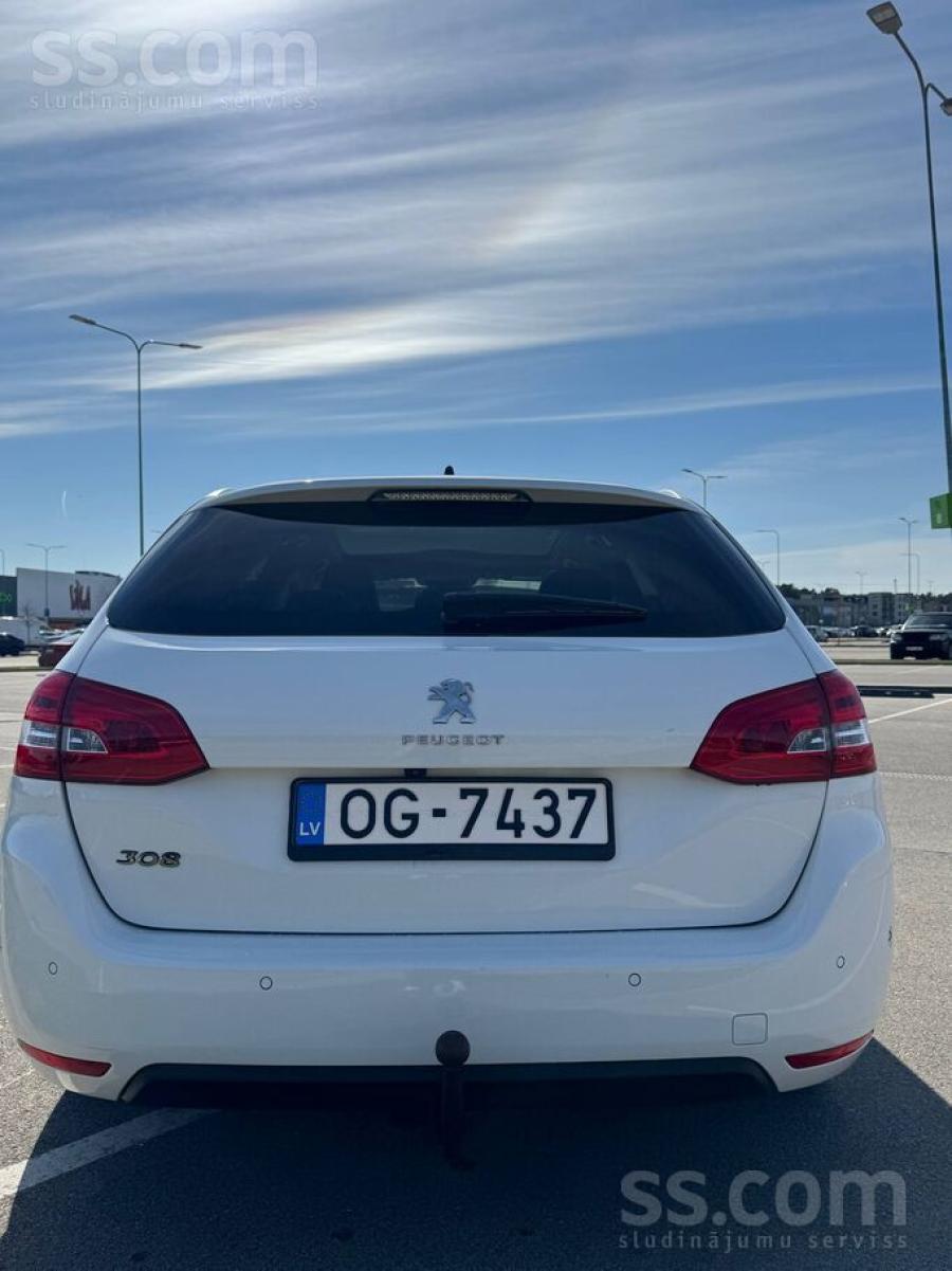 White Peugeot 308 2015 in Riga, with an engine capacity of 1.20 L and mileage of 181 thousand km for 5499 €, photo 5 on AUTOMOTO.COM.LV